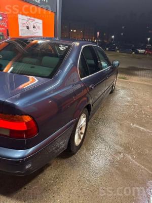 Zils BMW 525 2002 Rīga, ar dzinēja tilpumu 2.50 L un nobraukumu 510 tūkst. km par 1000 €, foto 4 vietnē AUTOMOTO.COM.LV