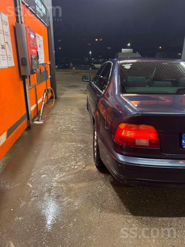 Zils BMW 525 2002 Rīga, ar dzinēja tilpumu 2.50 L un nobraukumu 510 tūkst. km par 1000 €, foto 4 vietnē AUTOMOTO.COM.LV