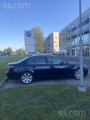 Zils BMW 525 2004 Rīga, ar dzinēja tilpumu 2.50 L un nobraukumu 395 tūkst. km par 3599 €, foto 13 vietnē AUTOMOTO.COM.LV