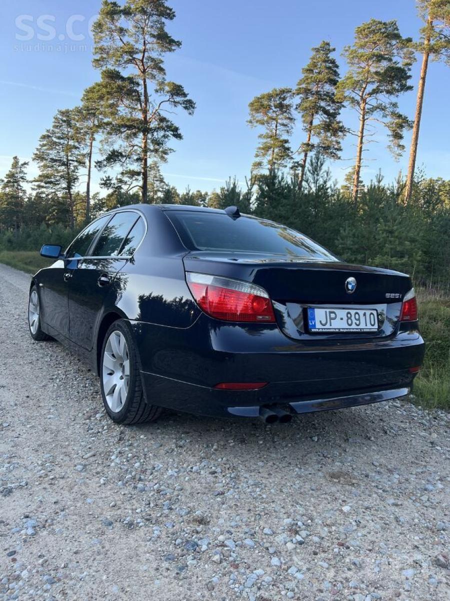 Zils BMW 525 2004 Rīga, ar dzinēja tilpumu 2.50 L un nobraukumu 395 tūkst. km par 3599 €, foto 14 vietnē AUTOMOTO.COM.LV