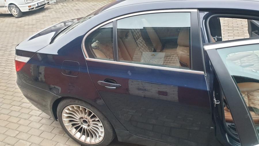 Zils BMW 525 2004 Klaipėda, ar dzinēja tilpumu 2.50 L un nobraukumu 374 tūkst. km par 2800 €, foto 13 vietnē AUTOMOTO.COM.LV
