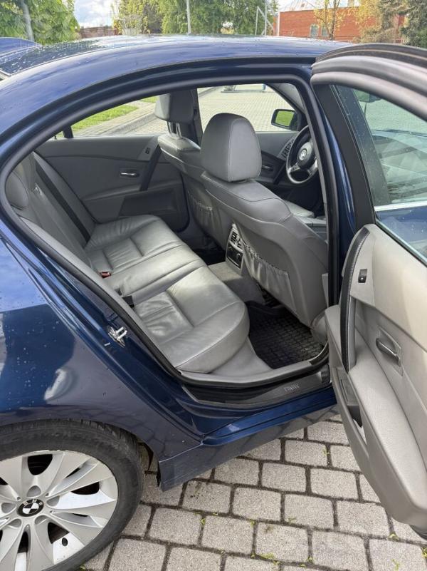 Zils BMW 525 2006 Dobele, ar dzinēja tilpumu 2.50 L un nobraukumu 402 tūkst. km par 3100 €, foto 10 vietnē AUTOMOTO.COM.LV