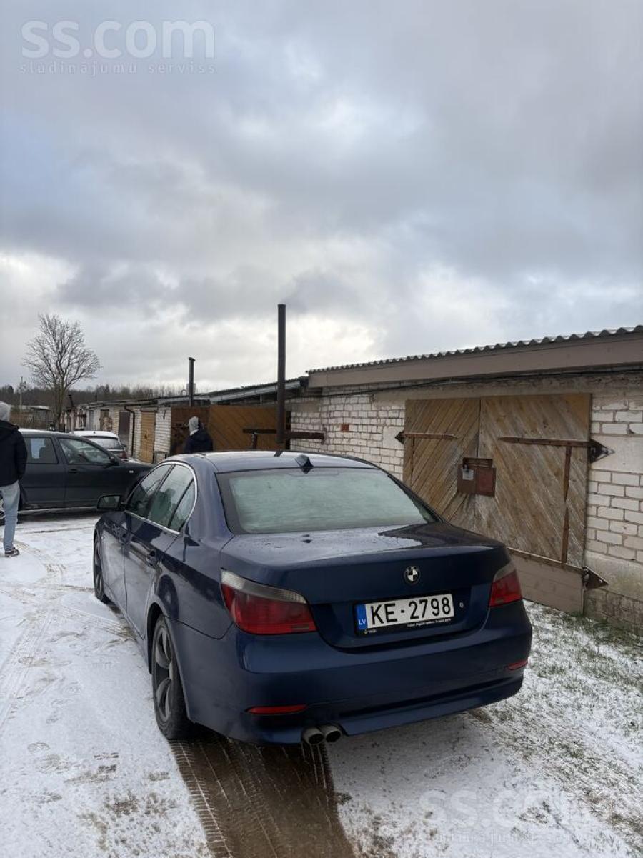 Zils BMW 525 2006 Saldus, ar dzinēja tilpumu 2.50 L un nobraukumu 400 tūkst. km par 2600 €, foto 5 vietnē AUTOMOTO.COM.LV