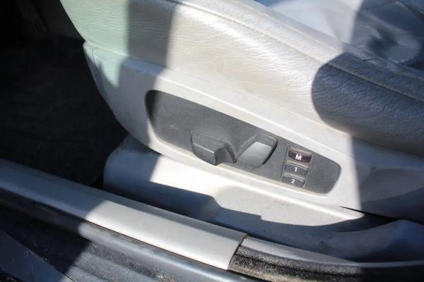 Zils BMW 525 2006 Liepāja, ar dzinēja tilpumu 2.50 L un nobraukumu 436 tūkst. km par 3450 €, foto 10 vietnē AUTOMOTO.COM.LV