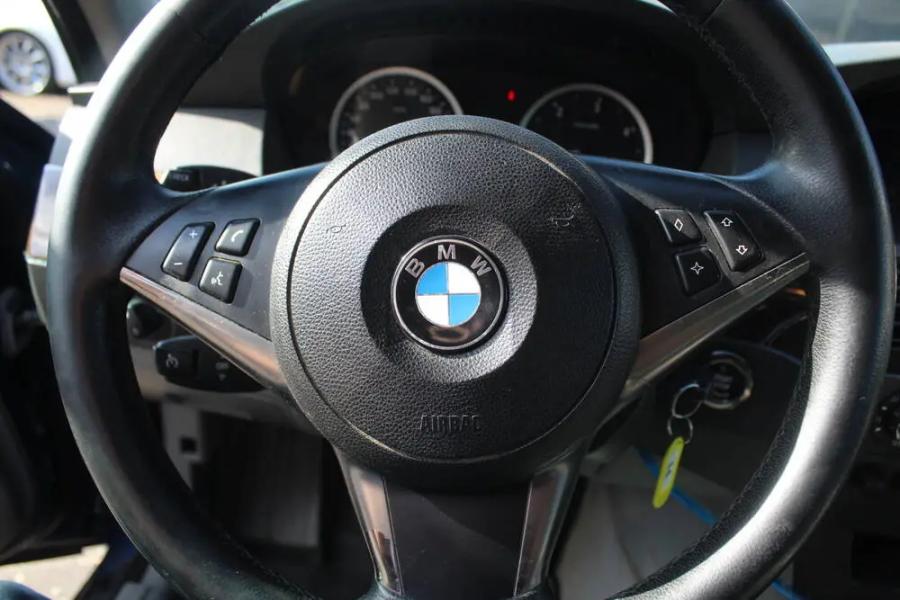 Zils BMW 525 2006 Liepāja, ar dzinēja tilpumu 2.50 L un nobraukumu 436 tūkst. km par 3450 €, foto 12 vietnē AUTOMOTO.COM.LV