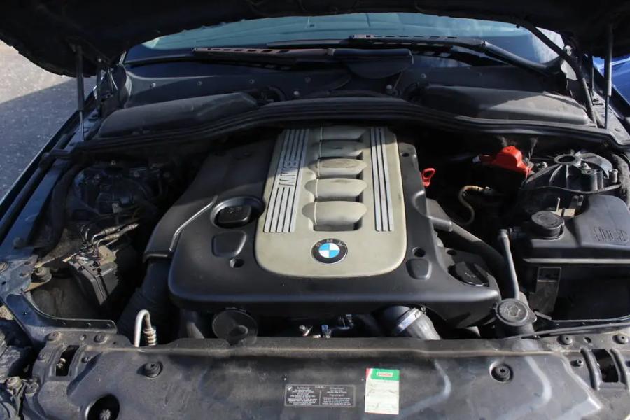 Zils BMW 525 2006 Liepāja, ar dzinēja tilpumu 2.50 L un nobraukumu 436 tūkst. km par 3450 €, foto 14 vietnē AUTOMOTO.COM.LV
