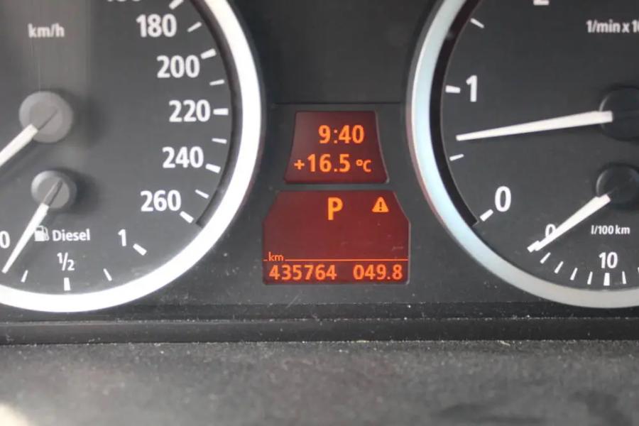 Zils BMW 525 2006 Liepāja, ar dzinēja tilpumu 2.50 L un nobraukumu 436 tūkst. km par 3450 €, foto 15 vietnē AUTOMOTO.COM.LV