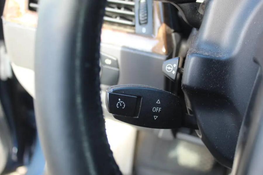Zils BMW 525 2006 Liepāja, ar dzinēja tilpumu 2.50 L un nobraukumu 436 tūkst. km par 3450 €, foto 17 vietnē AUTOMOTO.COM.LV