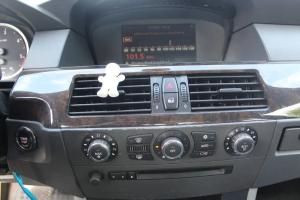 Zils BMW 525 2006 Liepāja, ar dzinēja tilpumu 2.50 L un nobraukumu 436 tūkst. km par 3450 €, foto 18 vietnē AUTOMOTO.COM.LV