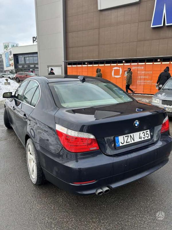 Blue BMW 525 2007 in Vilnius, with an engine capacity of 3.00 L and mileage of 393 thousand km for 3950 €, photo 1 on AUTOMOTO.COM.LV