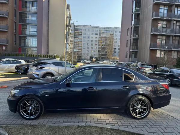 Zils BMW 525 2007 Rīga, ar dzinēja tilpumu 3.00 L un nobraukumu 331 tūkst. km par 4690 €, foto 3 vietnē AUTOMOTO.COM.LV