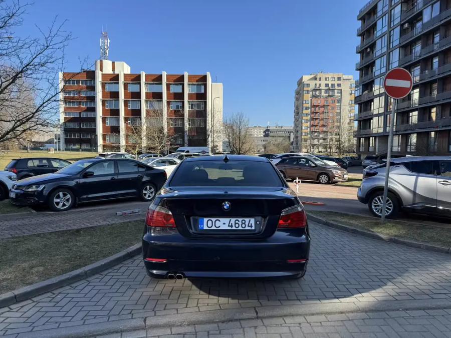 Blue BMW 525 2007 in Riga, with an engine capacity of 3.00 L and mileage of 331 thousand km for 4690 €, photo 5 on AUTOMOTO.COM.LV