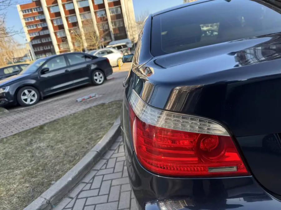 Blue BMW 525 2007 in Riga, with an engine capacity of 3.00 L and mileage of 331 thousand km for 4690 €, photo 6 on AUTOMOTO.COM.LV