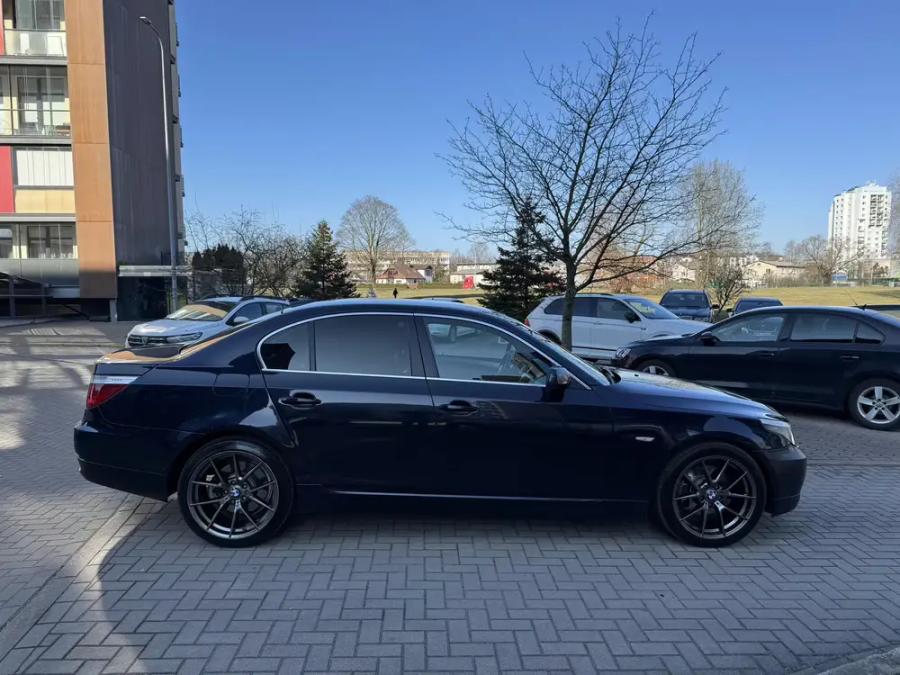 Blue BMW 525 2007 in Riga, with an engine capacity of 3.00 L and mileage of 331 thousand km for 4690 €, photo 8 on AUTOMOTO.COM.LV