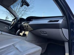 Blue BMW 525 2007 in Riga, with an engine capacity of 3.00 L and mileage of 331 thousand km for 4690 €, photo 9 on AUTOMOTO.COM.LV