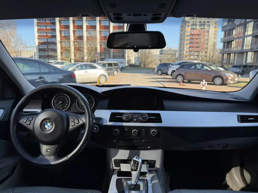 Blue BMW 525 2007 in Riga, with an engine capacity of 3.00 L and mileage of 331 thousand km for 4690 €, photo 10 on AUTOMOTO.COM.LV