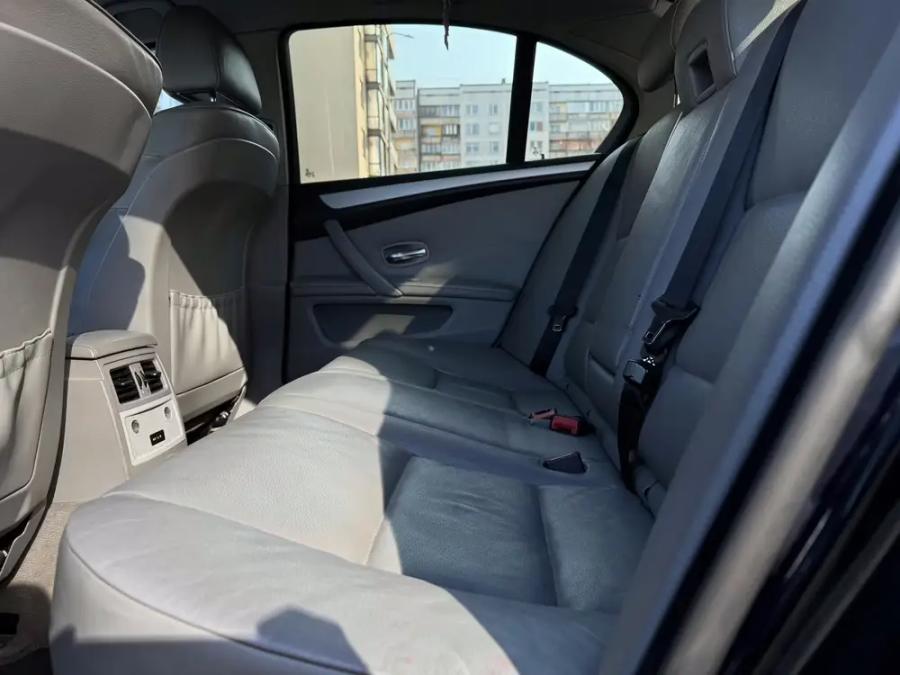 Blue BMW 525 2007 in Riga, with an engine capacity of 3.00 L and mileage of 331 thousand km for 4690 €, photo 12 on AUTOMOTO.COM.LV