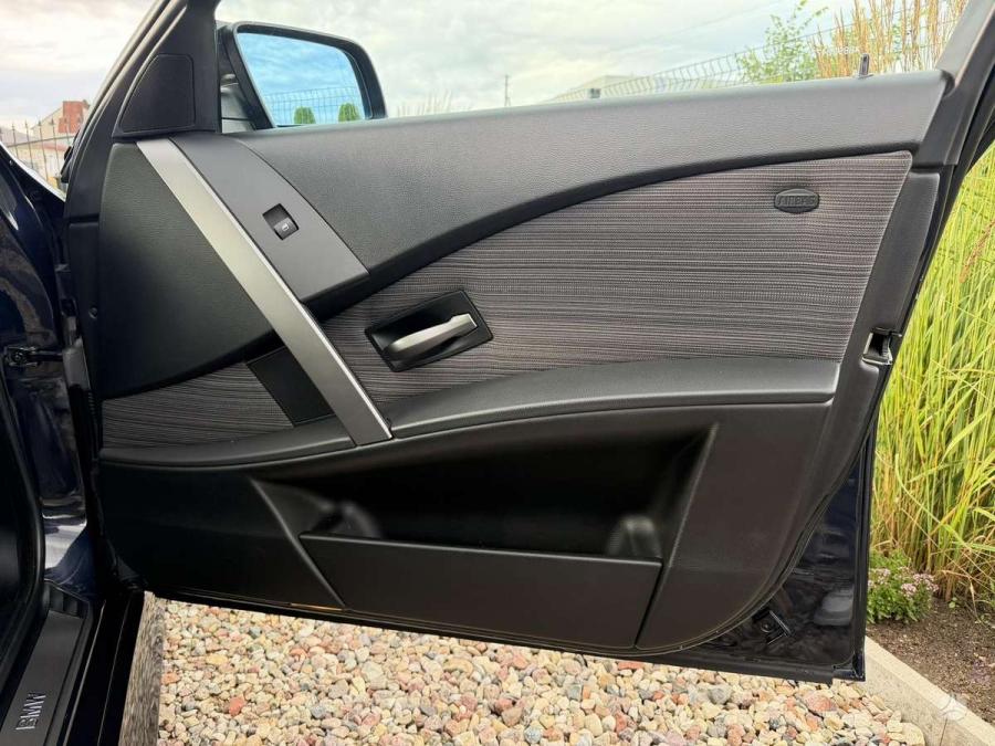 Zils BMW 525 2007 Viļņa, ar dzinēja tilpumu 2.50 L un nobraukumu 273 tūkst. km par 4200 €, foto 18 vietnē AUTOMOTO.COM.LV