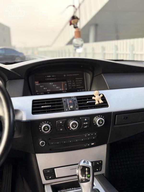 Zils BMW 525 2008 Viļņa, ar dzinēja tilpumu 3.00 L un nobraukumu 351 tūkst. km par 4800 €, foto 11 vietnē AUTOMOTO.COM.LV