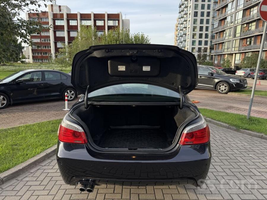 Blue BMW 525 2009 in Riga, with an engine capacity of 3.00 L and mileage of 261 thousand km for 6690 €, photo 9 on AUTOMOTO.COM.LV
