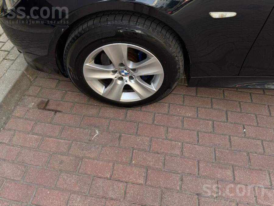 Blue BMW 525 2009 in Riga, with an engine capacity of 3.00 L and mileage of 261 thousand km for 6690 €, photo 12 on AUTOMOTO.COM.LV