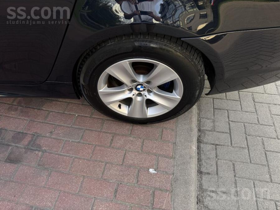 Blue BMW 525 2009 in Riga, with an engine capacity of 3.00 L and mileage of 261 thousand km for 6690 €, photo 13 on AUTOMOTO.COM.LV