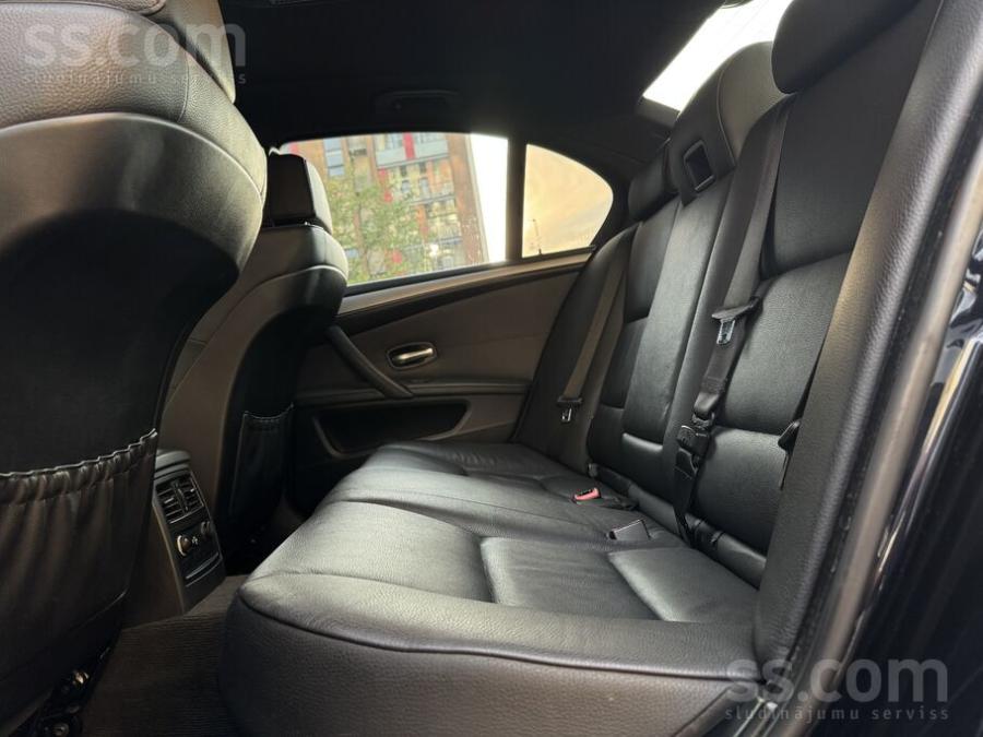 Blue BMW 525 2009 in Riga, with an engine capacity of 3.00 L and mileage of 261 thousand km for 6690 €, photo 15 on AUTOMOTO.COM.LV