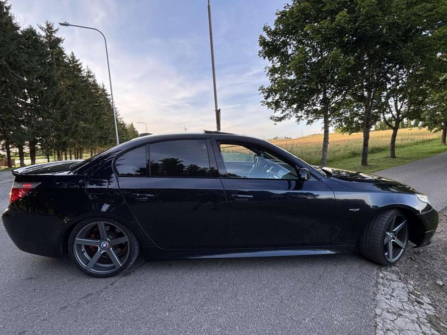 Zils BMW 525 2009 Telšiai, ar dzinēja tilpumu 2.99 L un nobraukumu 313 tūkst. km par 5200 €, foto 12 vietnē AUTOMOTO.COM.LV