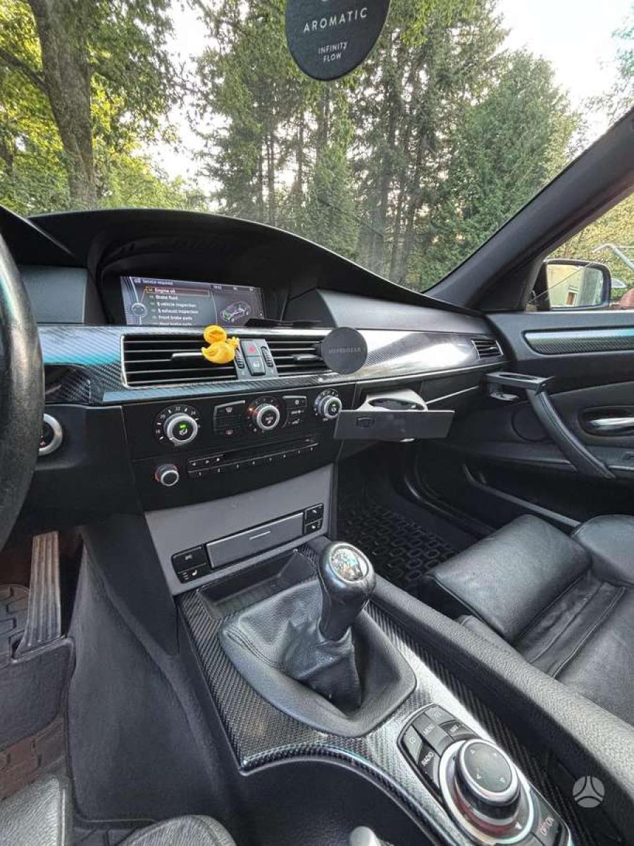 Zils BMW 525 2009 Telšiai, ar dzinēja tilpumu 2.99 L un nobraukumu 313 tūkst. km par 5200 €, foto 24 vietnē AUTOMOTO.COM.LV