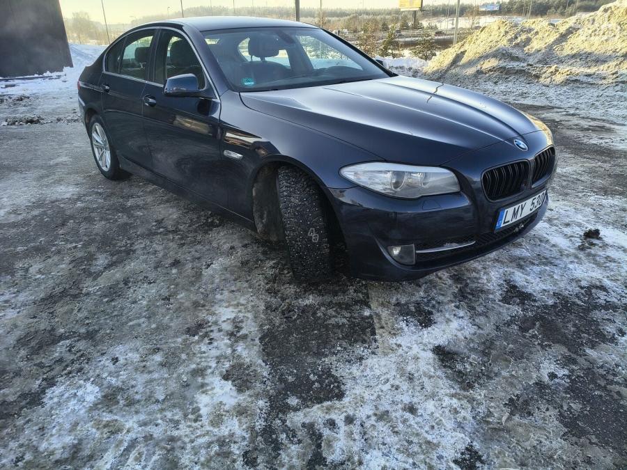 Blue BMW 525 2010 in Vilnius, with an engine capacity of 3.00 L and mileage of 328 thousand km for 7100 €, photo 4 on AUTOMOTO.COM.LV