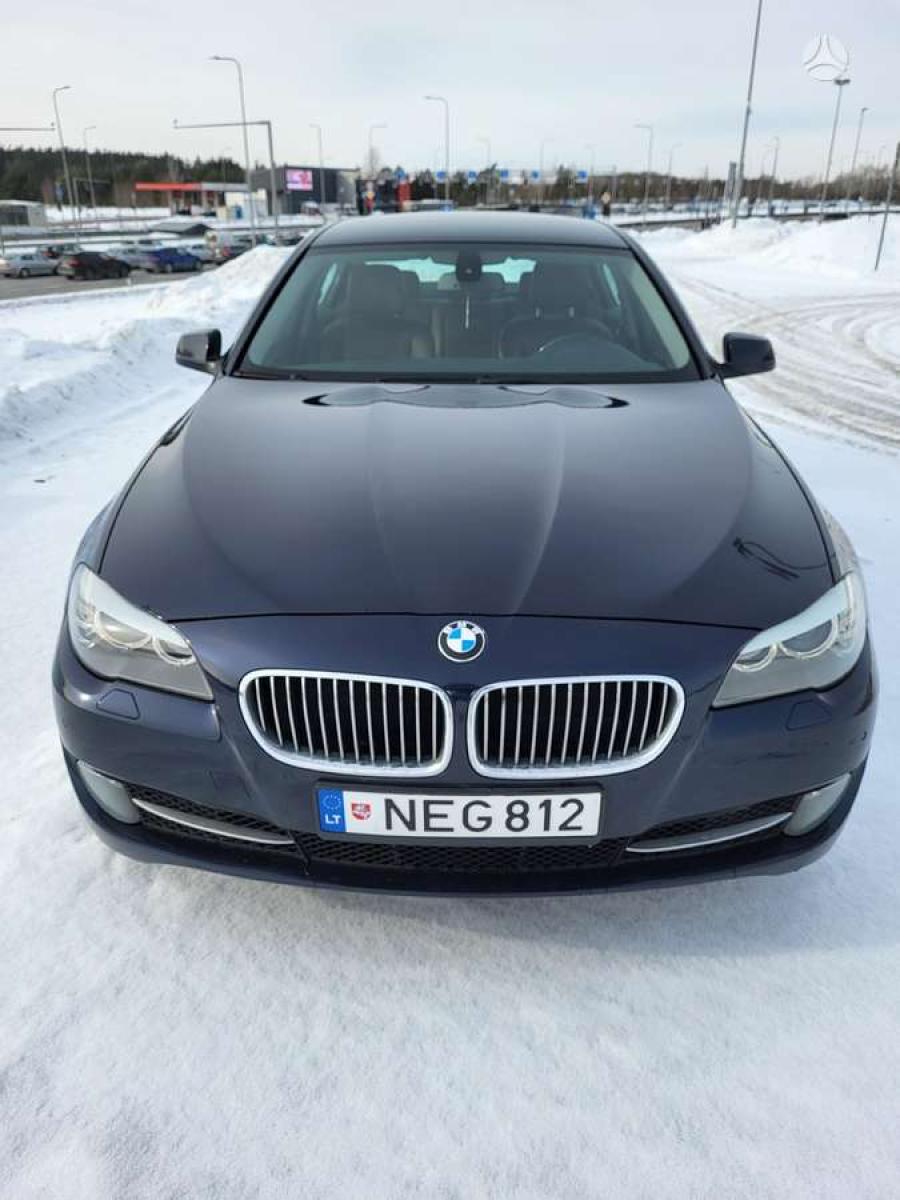 Zils BMW 525 2010 Viļņa, ar dzinēja tilpumu 2.99 L un nobraukumu 290 tūkst. km par 7800 €, foto 1 vietnē AUTOMOTO.COM.LV