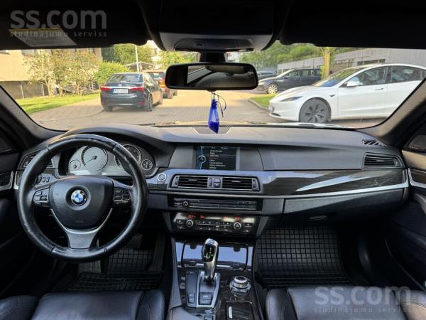 Blue BMW 525 2010 in Riga, with an engine capacity of 3.00 L and mileage of 312 thousand km for 9990 €, photo 9 on AUTOMOTO.COM.LV