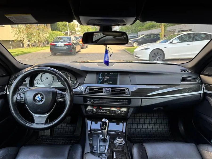 Blue BMW 525 2010 in Riga, with an engine capacity of 3.00 L and mileage of 312 thousand km for 9990 €, photo 10 on AUTOMOTO.COM.LV
