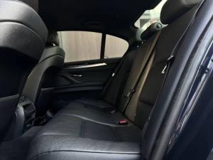 Blue BMW 525 2010 in Riga, with an engine capacity of 3.00 L and mileage of 312 thousand km for 9990 €, photo 12 on AUTOMOTO.COM.LV