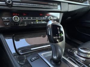 Blue BMW 525 2010 in Riga, with an engine capacity of 3.00 L and mileage of 312 thousand km for 9990 €, photo 21 on AUTOMOTO.COM.LV