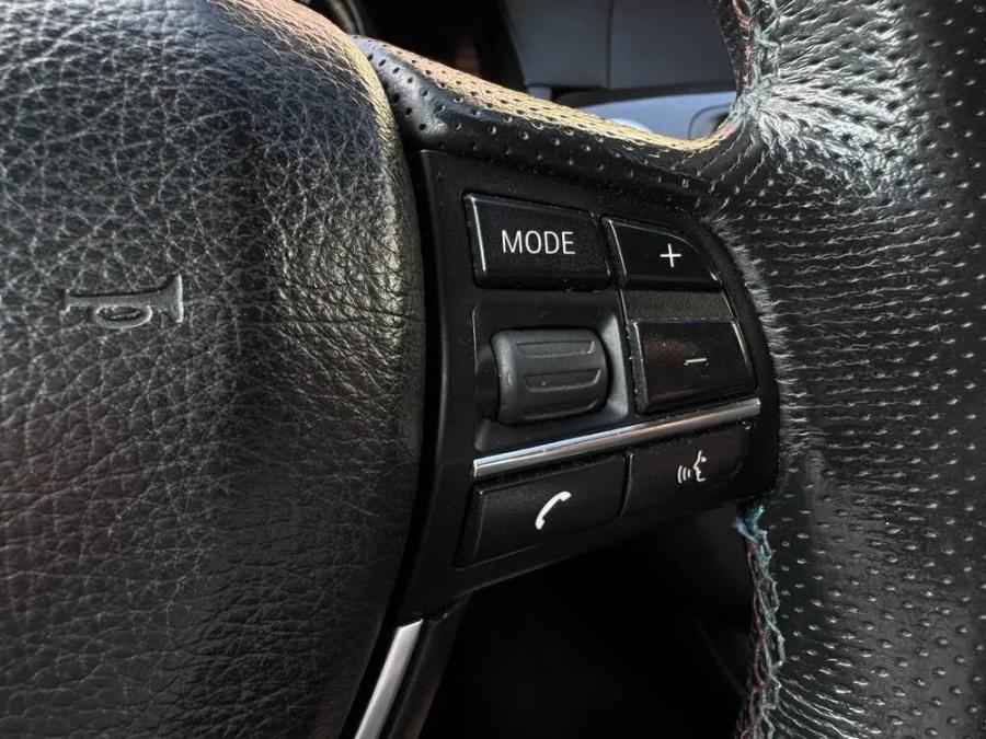 Blue BMW 525 2010 in Riga, with an engine capacity of 3.00 L and mileage of 312 thousand km for 9990 €, photo 28 on AUTOMOTO.COM.LV