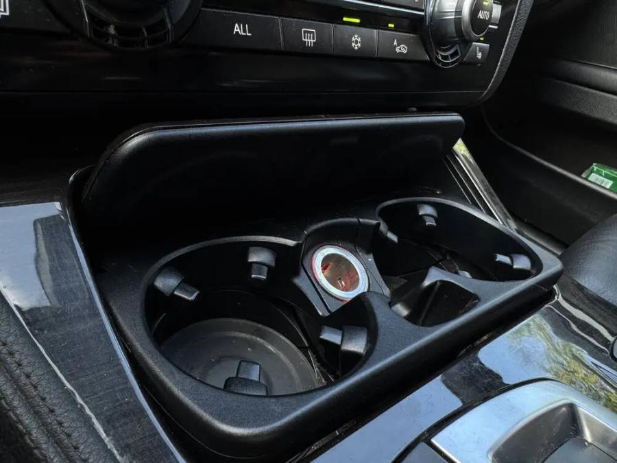 Blue BMW 525 2010 in Riga, with an engine capacity of 3.00 L and mileage of 312 thousand km for 9990 €, photo 30 on AUTOMOTO.COM.LV