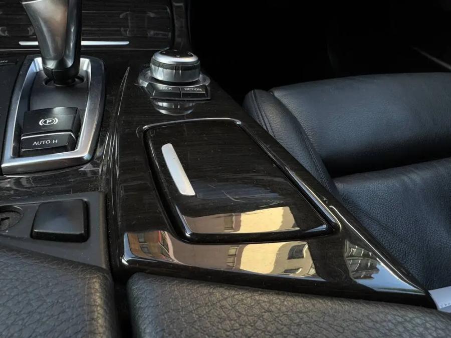 Blue BMW 525 2010 in Riga, with an engine capacity of 3.00 L and mileage of 312 thousand km for 9990 €, photo 32 on AUTOMOTO.COM.LV