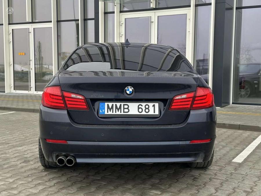 Blue BMW 525 2010 in Vilnius, with an engine capacity of 2.99 L and mileage of 287 thousand km for 6500 €, photo 6 on AUTOMOTO.COM.LV