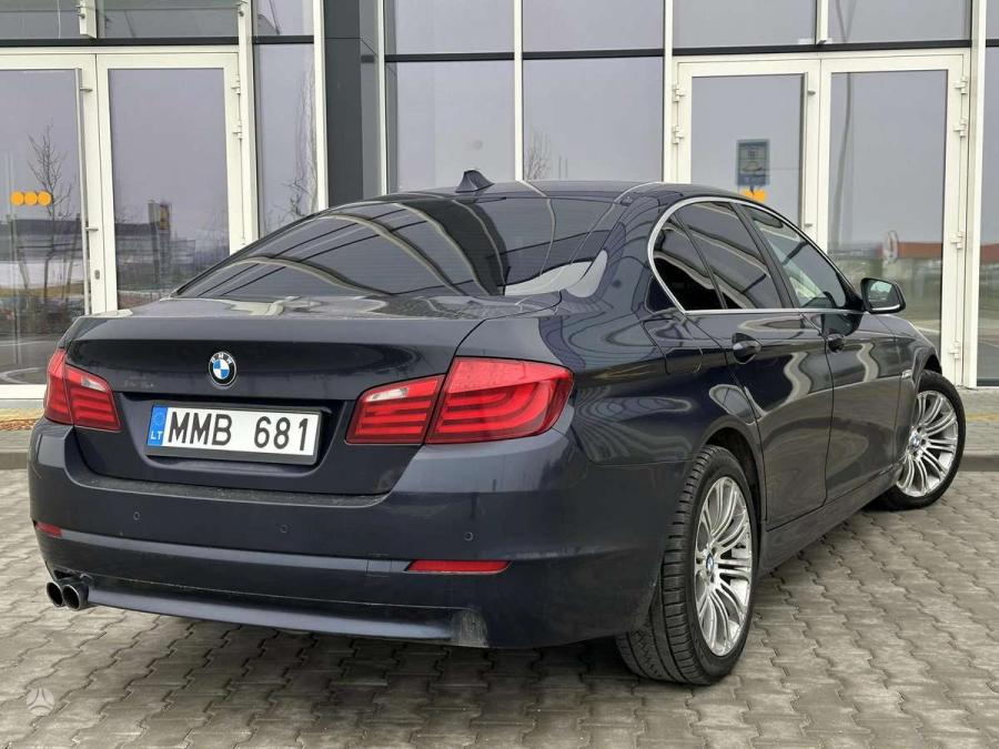 Blue BMW 525 2010 in Vilnius, with an engine capacity of 2.99 L and mileage of 287 thousand km for 6500 €, photo 7 on AUTOMOTO.COM.LV