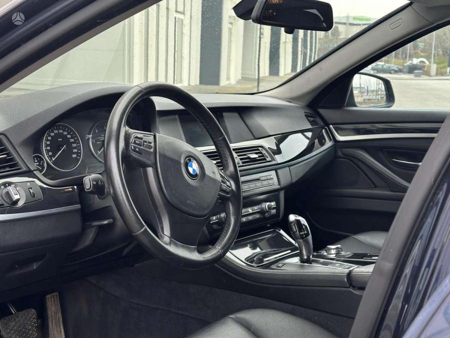 Blue BMW 525 2010 in Vilnius, with an engine capacity of 2.99 L and mileage of 287 thousand km for 6500 €, photo 9 on AUTOMOTO.COM.LV