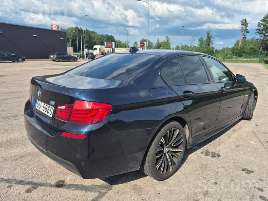 Blue BMW 525 2010 in Riga, with an engine capacity of 3.00 L and mileage of 334 thousand km for 11000 €, photo 5 on AUTOMOTO.COM.LV