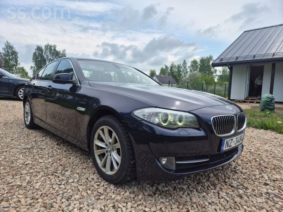 Blue BMW 525 2011 in Bauska, with an engine capacity of 3.00 L and mileage of 306 thousand km for 7990 €, photo 1 on AUTOMOTO.COM.LV