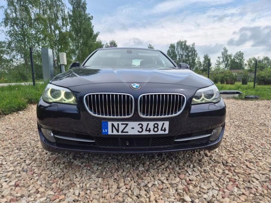 Blue BMW 525 2011 in Bauska, with an engine capacity of 3.00 L and mileage of 306 thousand km for 7990 €, photo 3 on AUTOMOTO.COM.LV