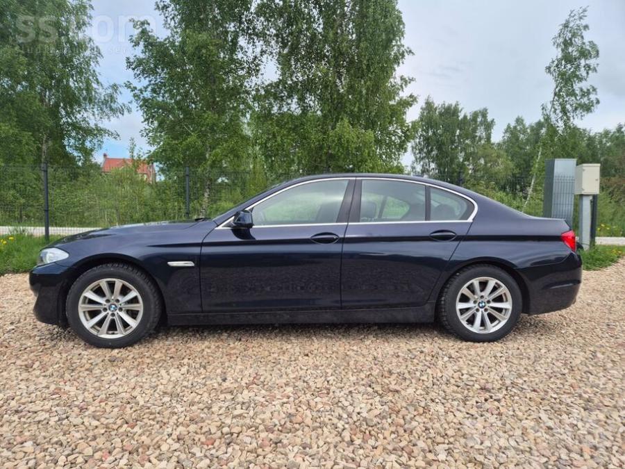 Blue BMW 525 2011 in Bauska, with an engine capacity of 3.00 L and mileage of 306 thousand km for 7990 €, photo 5 on AUTOMOTO.COM.LV