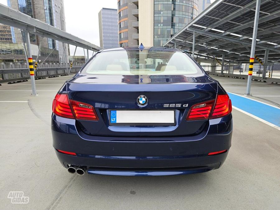 Zils BMW 525 2011 Viļņa, ar dzinēja tilpumu 2.00 L un nobraukumu 306 tūkst. km par 9600 €, foto 6 vietnē AUTOMOTO.COM.LV