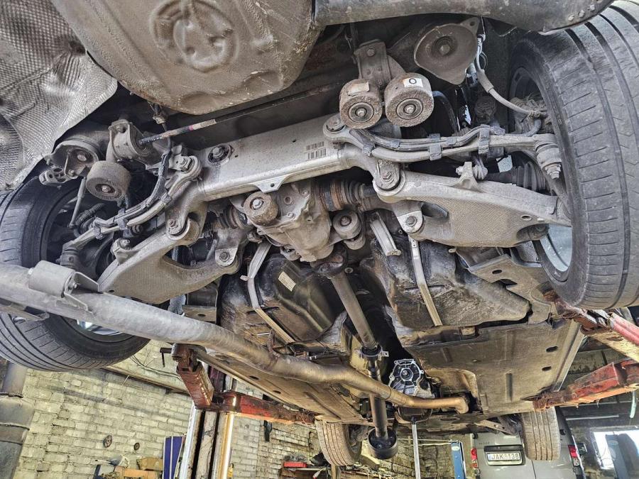 Zils BMW 525 2011 Viļņa, ar dzinēja tilpumu 2.00 L un nobraukumu 306 tūkst. km par 9600 €, foto 37 vietnē AUTOMOTO.COM.LV