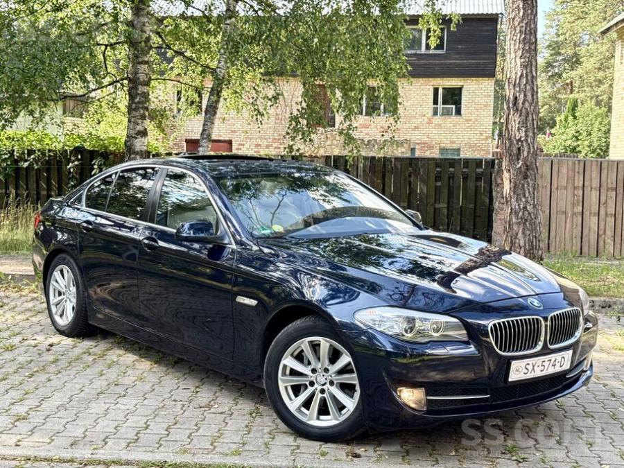 Blue BMW 525 2011 in Riga, with an engine capacity of 3.00 L and mileage of 330 thousand km for 7770 €, photo 1 on AUTOMOTO.COM.LV