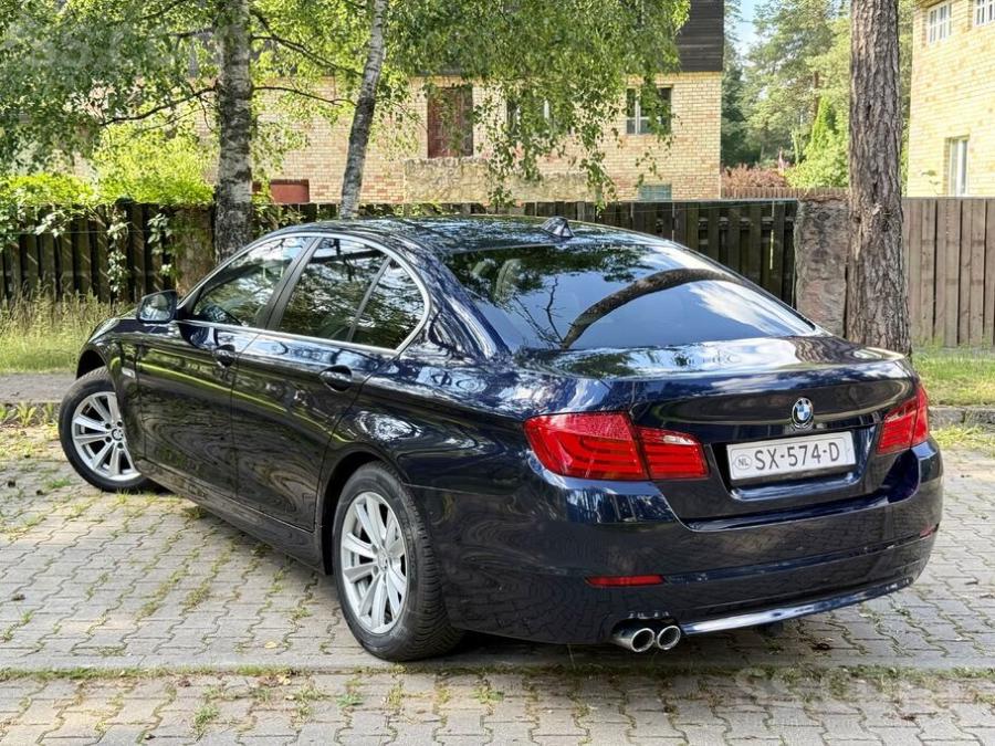 Blue BMW 525 2011 in Riga, with an engine capacity of 3.00 L and mileage of 330 thousand km for 7770 €, photo 5 on AUTOMOTO.COM.LV