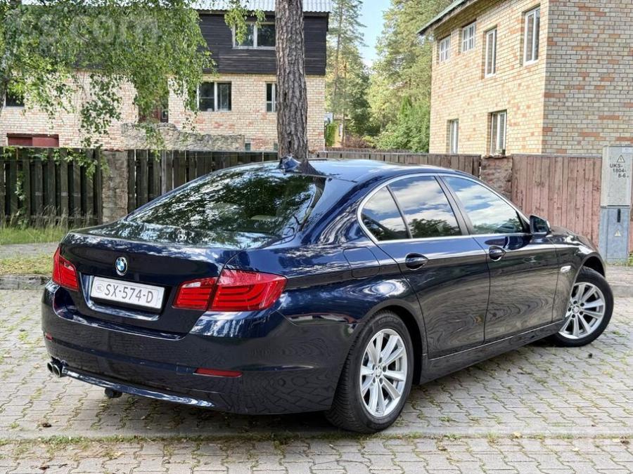 Blue BMW 525 2011 in Riga, with an engine capacity of 3.00 L and mileage of 330 thousand km for 7770 €, photo 7 on AUTOMOTO.COM.LV